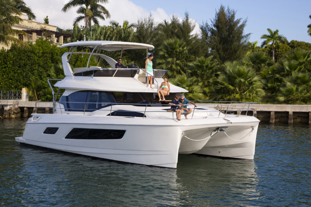 La flotte / les différents catamarans à moteur - Location Catamaran Moteur